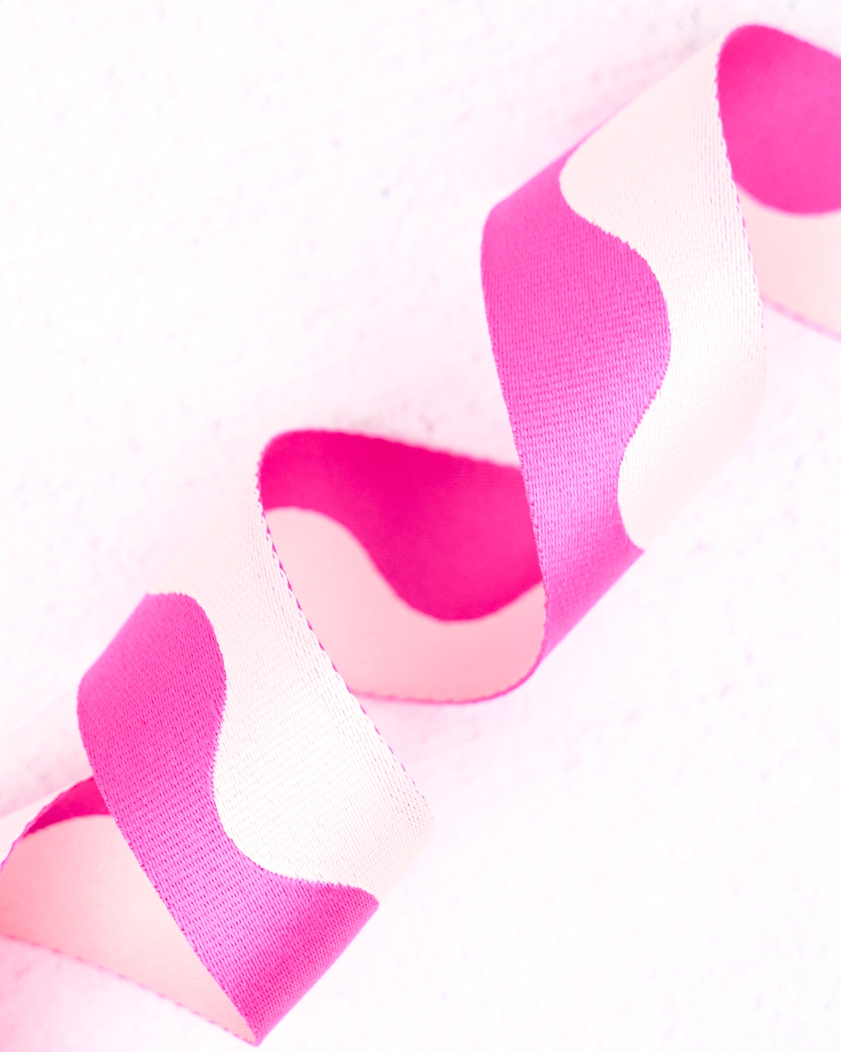Renaissance Wavy Webbing 1-1/2" Width Acid Pink – Camberville Threads